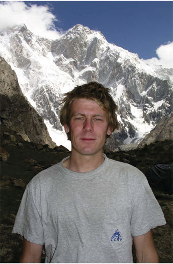 NEAR MISS ON KUNYANG CHHISH - Alpinist
